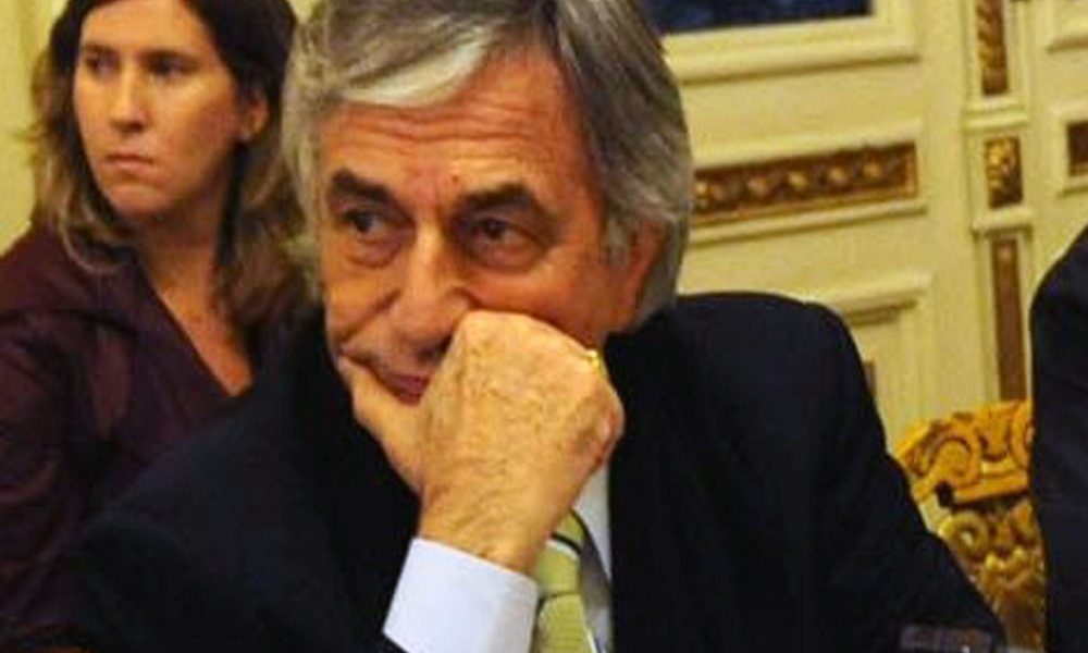 Claudio Zin duro con los médicos cubanos que llegaron a Buenos Aires ...